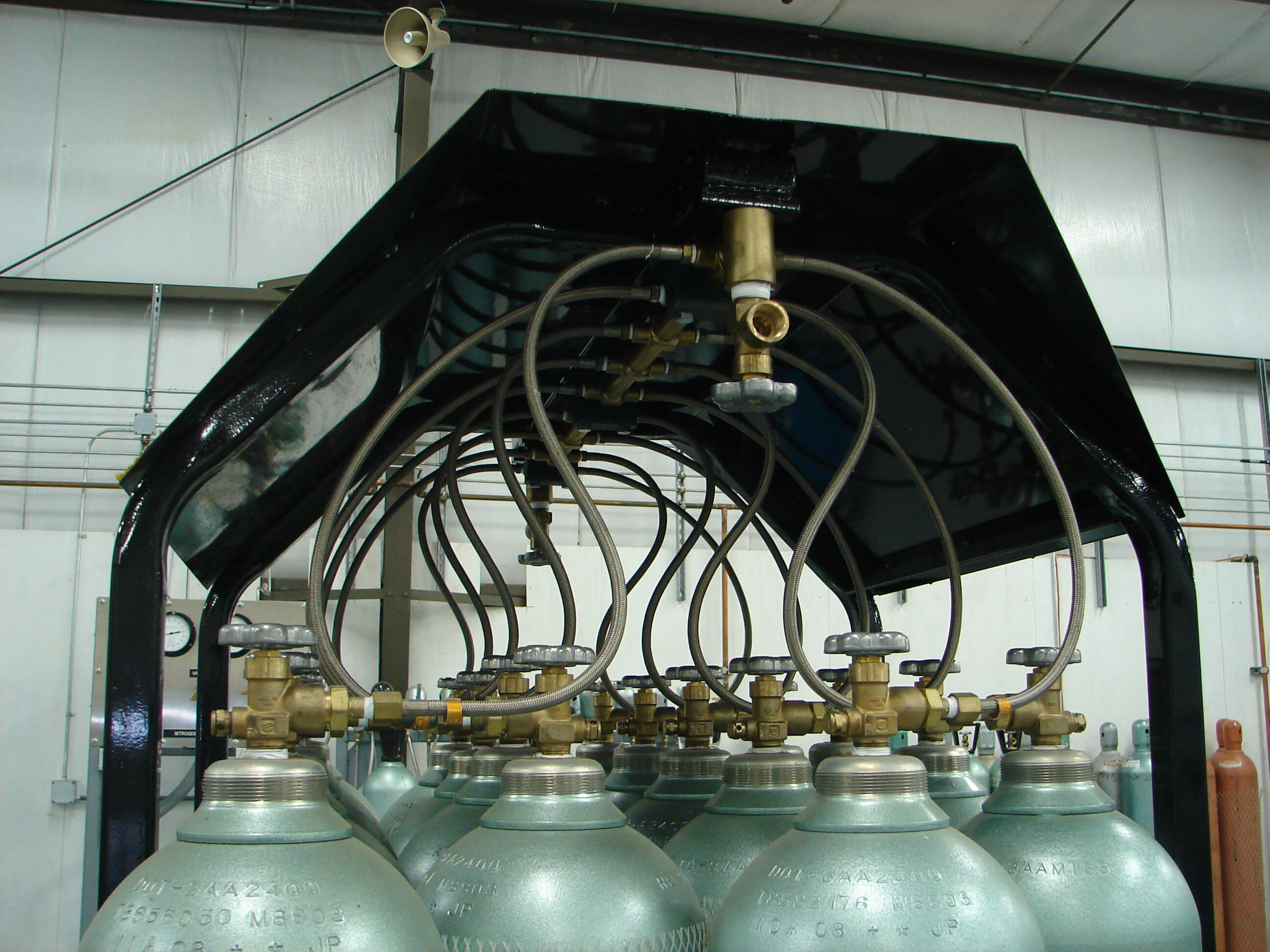 18-Cylinder Pallet Gas Pack Manifold System | Weldcoa